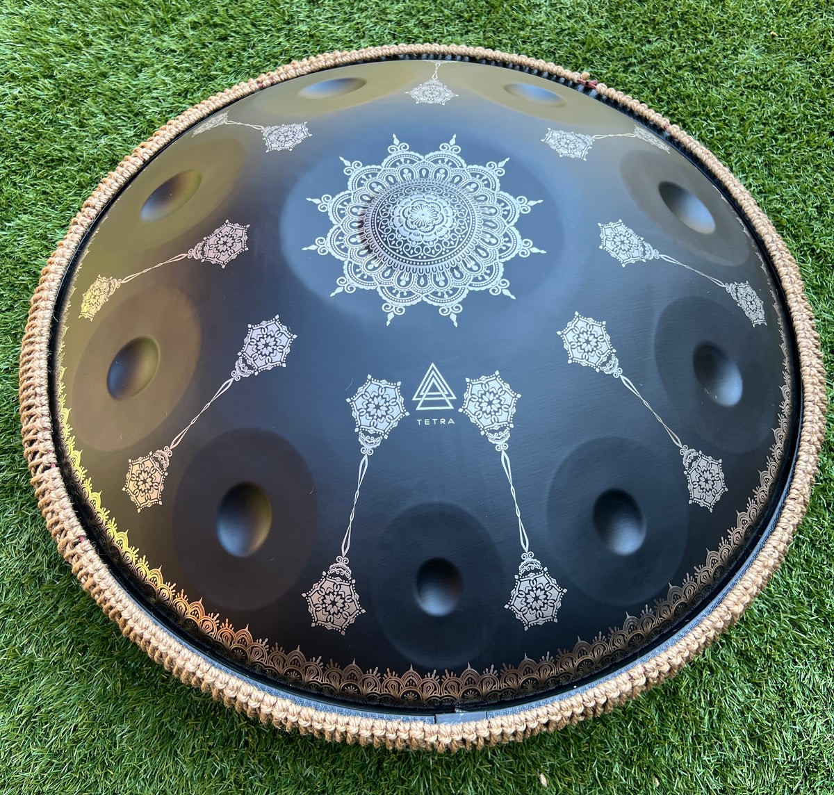 Tetra Handpan | D Kurd | 10 Notes | Black Mandala| 440 Hz – Tetra Handpans